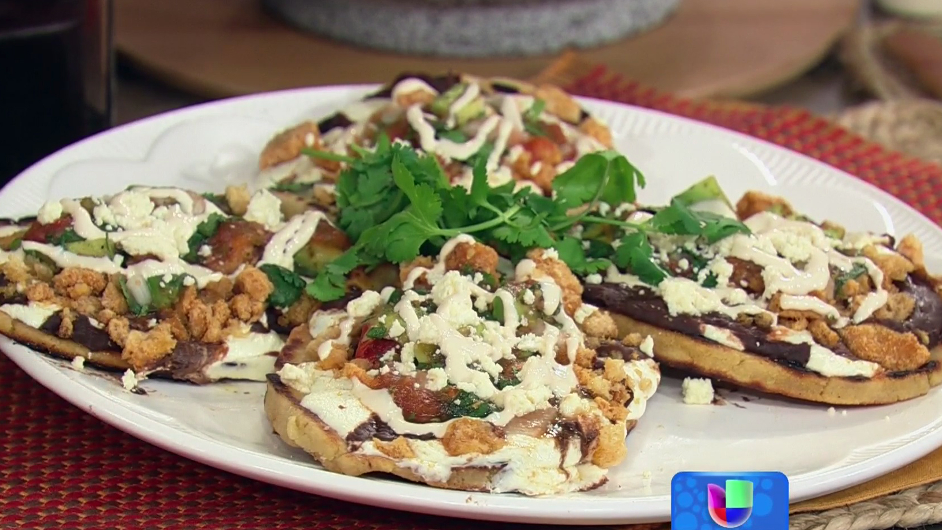 Receta de 'Memelitas de chicharrón' en la cocina de Karla - Univision