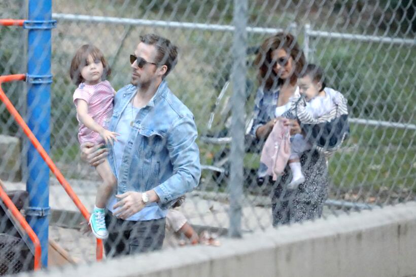 Así luce la familia completa: Ryan Gosling, Eva Mendes y sus hijas ...